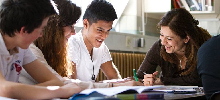 How to Choose the Right University and Course: A Student-Friendly Guide ...